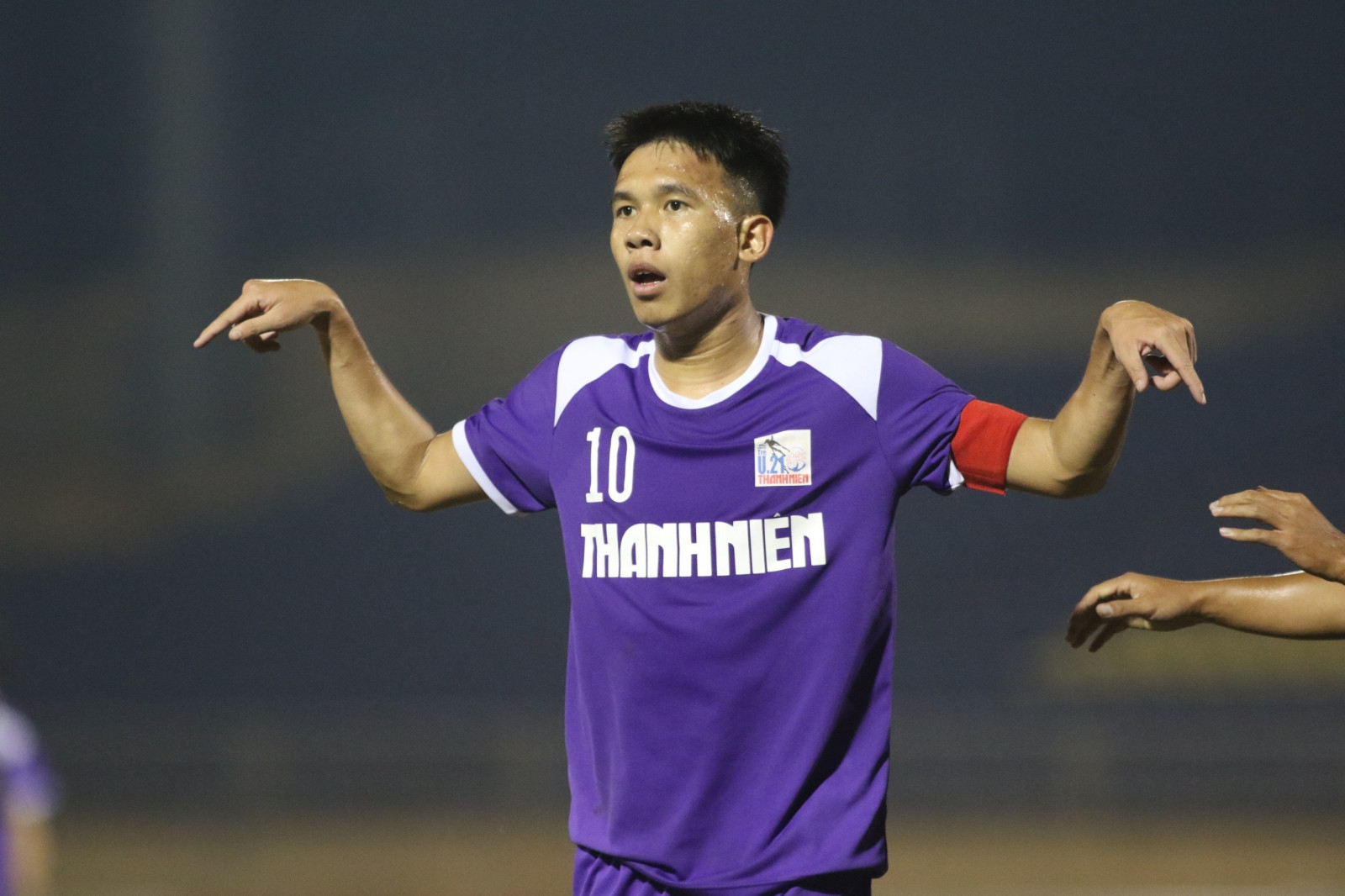 U21 Becamex Bình Dương đánh bại U21 Học viện bóng đá Nutifood 2-1, sớm giành vé dự vòng tứ kết